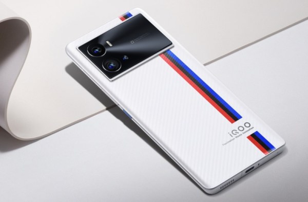 10 Best Selfie Smartphones with Good Front Camera (2022)